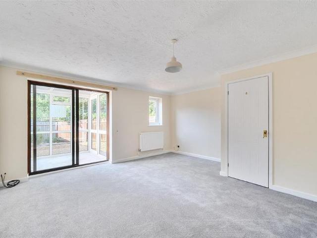 3 bedroom end of terrace house to rent