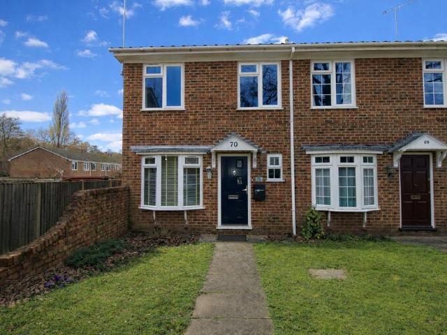 3 bedroom end of terrace house to rent