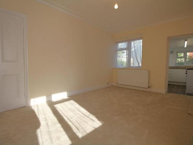 3 bedroom end of terrace house to rent