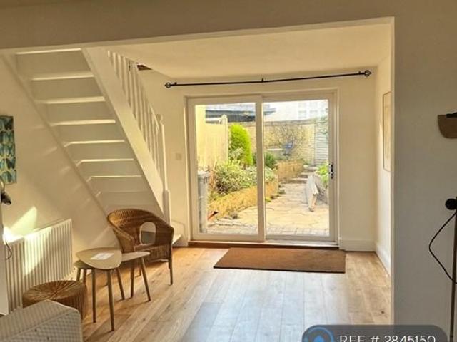 3 bedroom end of terrace house to rent