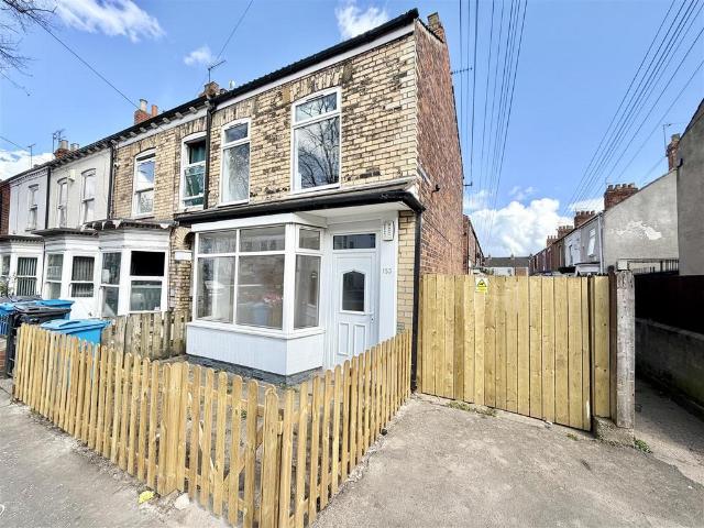 3 bedroom end of terrace house to rent
