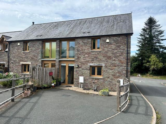 3 bedroom end of terrace house to rent