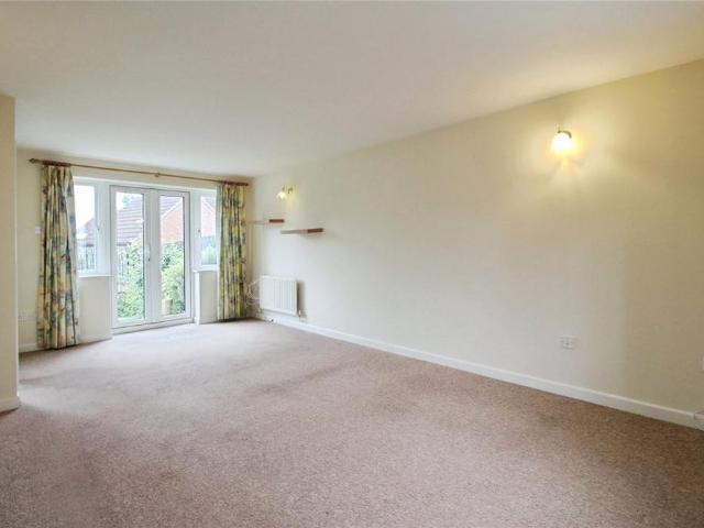 3 bedroom end of terrace house to rent