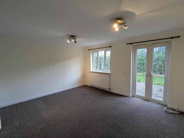 3 bedroom end of terrace house to rent