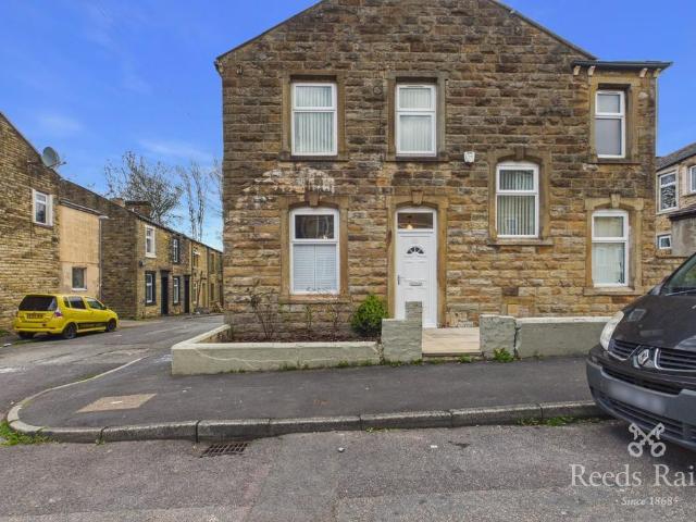 3 bedroom end of terrace house to rent