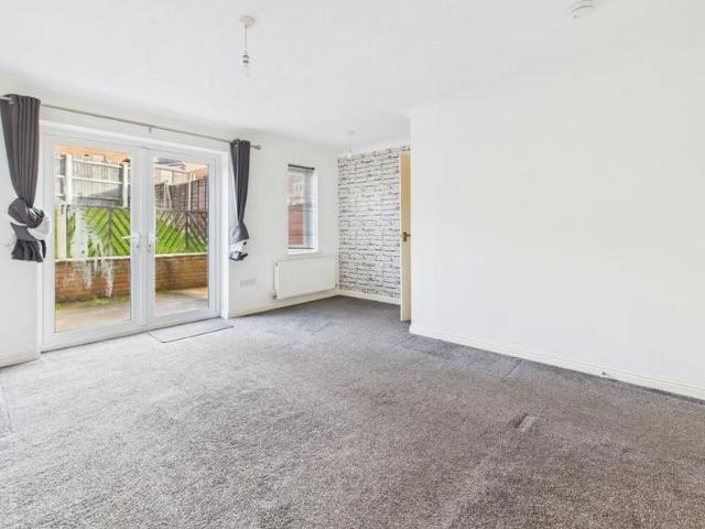 3 bedroom end of terrace house to rent