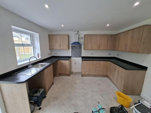 3 bedroom end of terrace house to rent