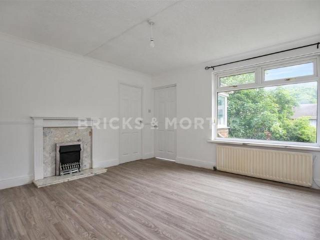 3 bedroom end of terrace house to rent
