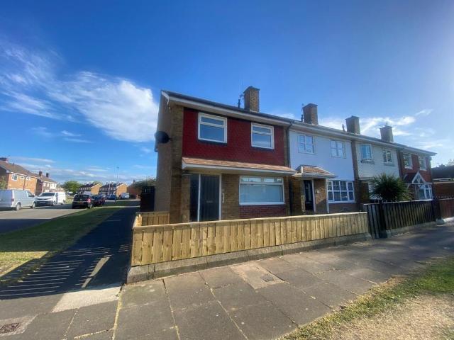 3 bedroom end of terrace house to rent