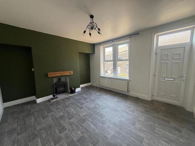 3 bedroom end of terrace house to rent