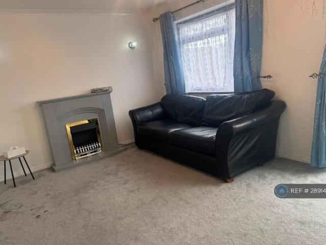 3 bedroom end of terrace house to rent