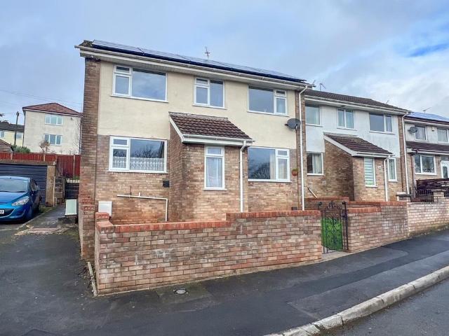 3 bedroom end of terrace house to rent