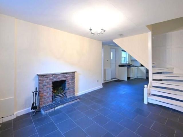 3 bedroom end of terrace house to rent