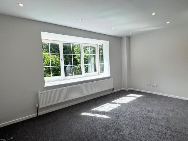 3 bedroom end of terrace house to rent