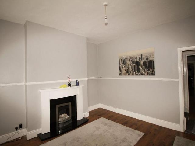 3 bedroom end of terrace house to rent