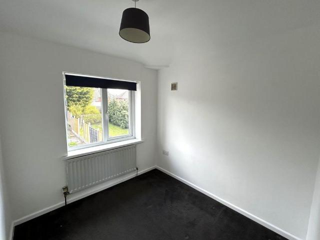 3 bedroom end of terrace house to rent
