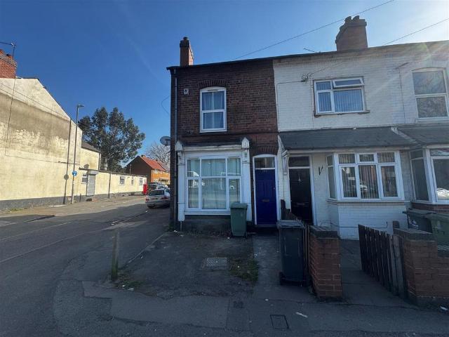 3 bedroom end of terrace house to rent
