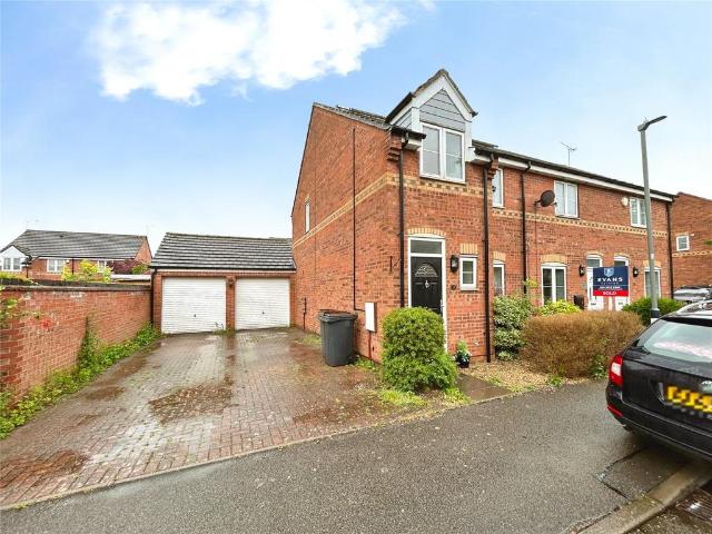 3 bedroom end of terrace house to rent