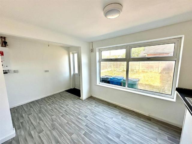 3 bedroom end of terrace house to rent