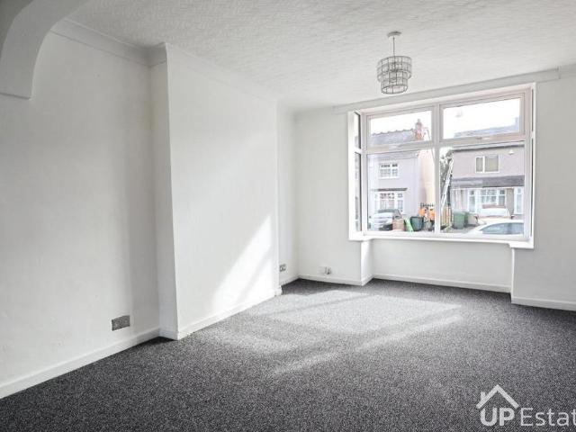 3 bedroom end of terrace house to rent