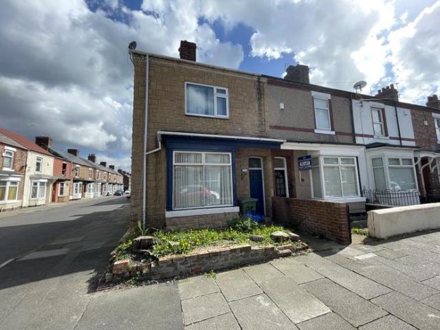 3 bedroom end of terrace house to rent