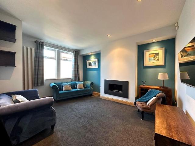 3 bedroom end of terrace house to rent