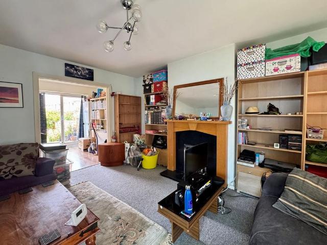 3 bedroom end of terrace house to rent