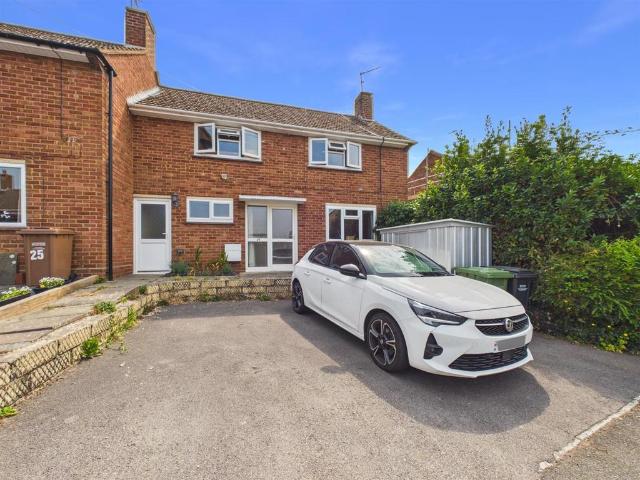 3 bedroom end of terrace house to rent