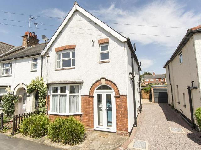 3 bedroom end of terrace house to rent