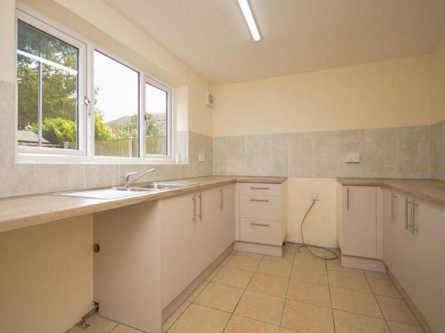 3 bedroom end of terrace house to rent