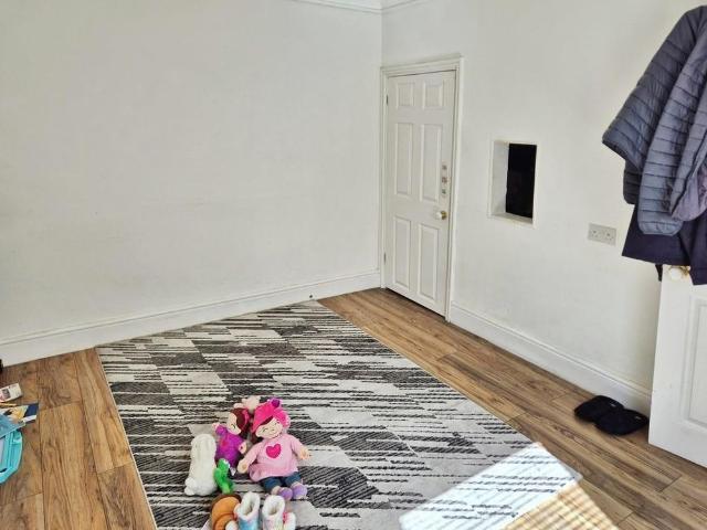 3 bedroom end of terrace house to rent