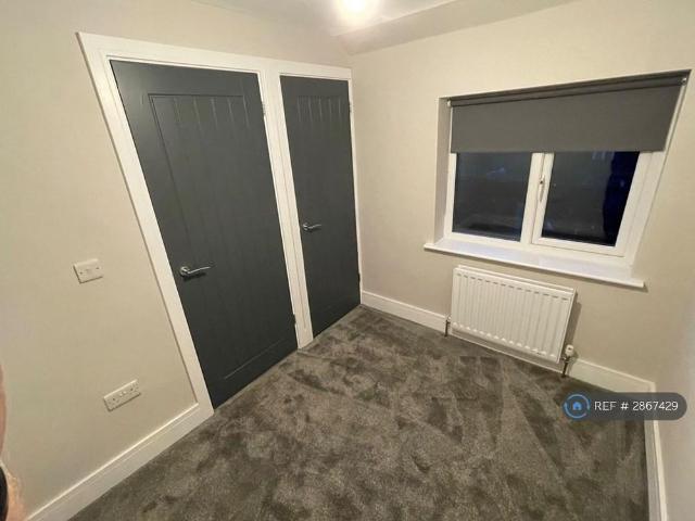 3 bedroom end of terrace house to rent