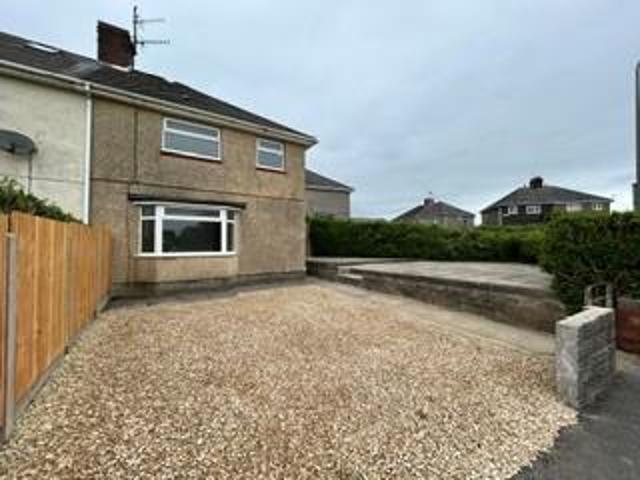 3 bedroom end of terrace house to rent
