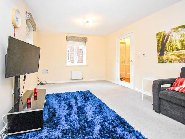 3 bedroom end of terrace house to rent