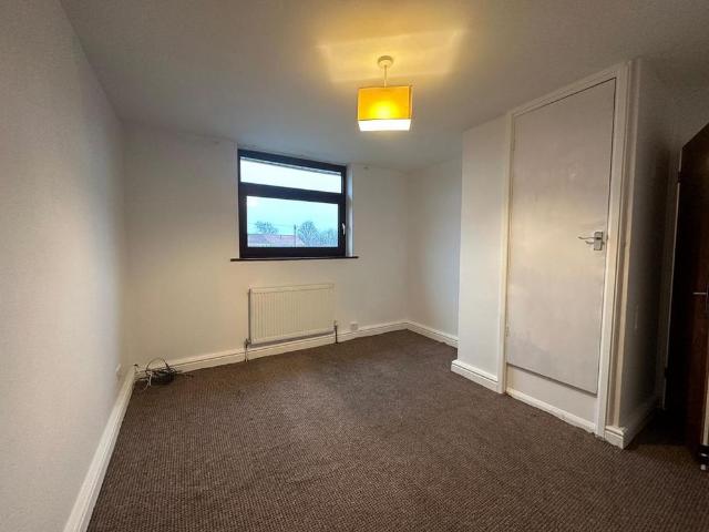 3 bedroom end of terrace house to rent