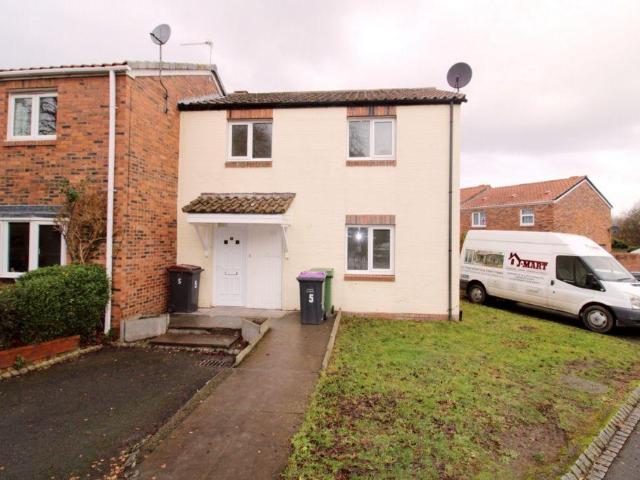 3 bedroom end of terrace house to rent