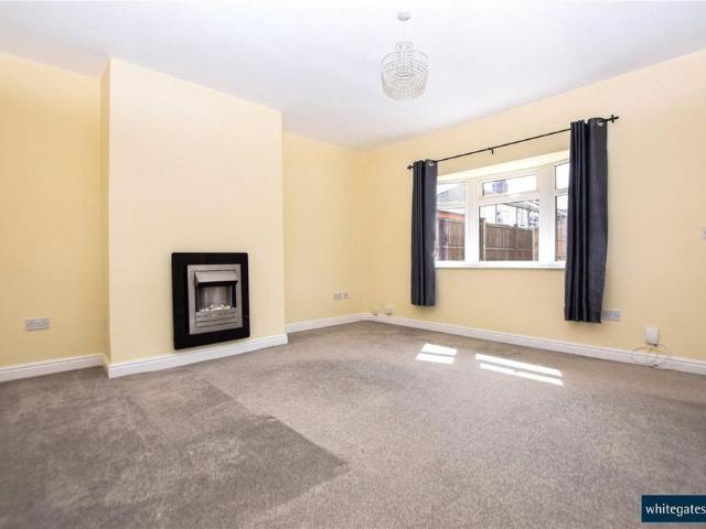 3 bedroom end of terrace house to rent