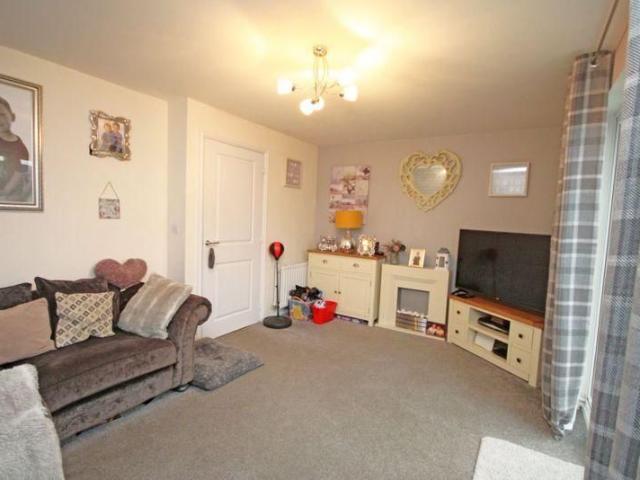 3 bedroom end of terrace house to rent