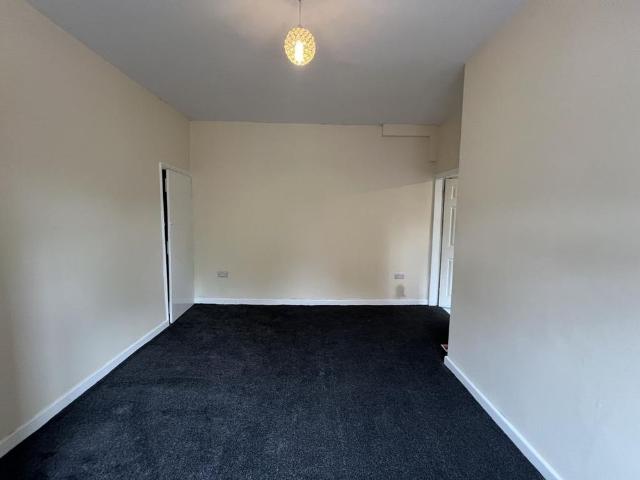 3 bedroom end of terrace house to rent