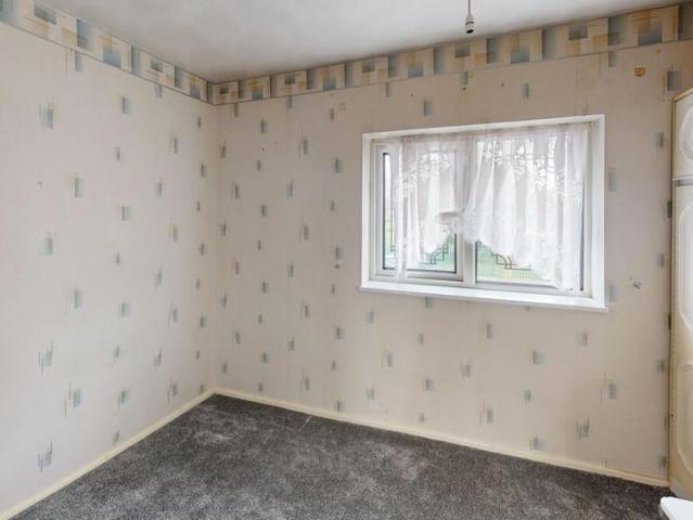 3 bedroom end of terrace house to rent
