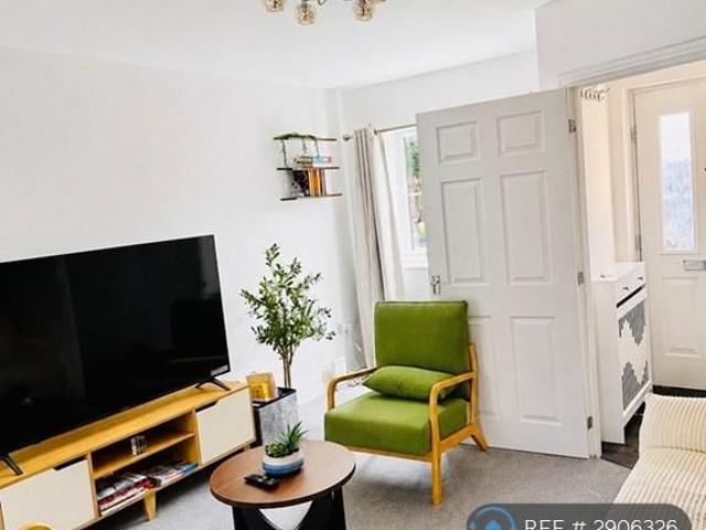 3 bedroom end of terrace house to rent