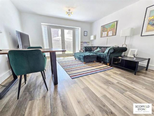 3 bedroom end of terrace house to rent