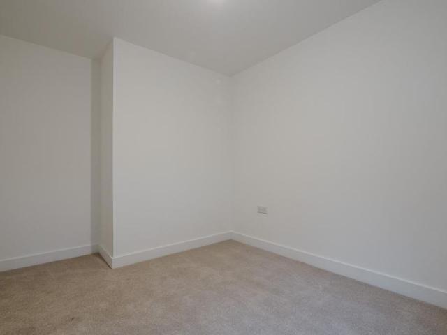 3 bedroom end of terrace house to rent