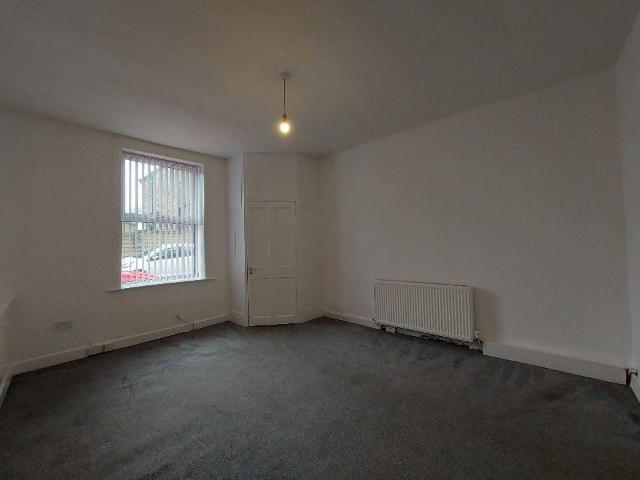 3 bedroom end of terrace house to rent