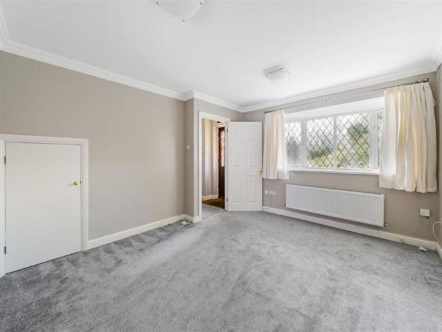 3 bedroom end of terrace house to rent