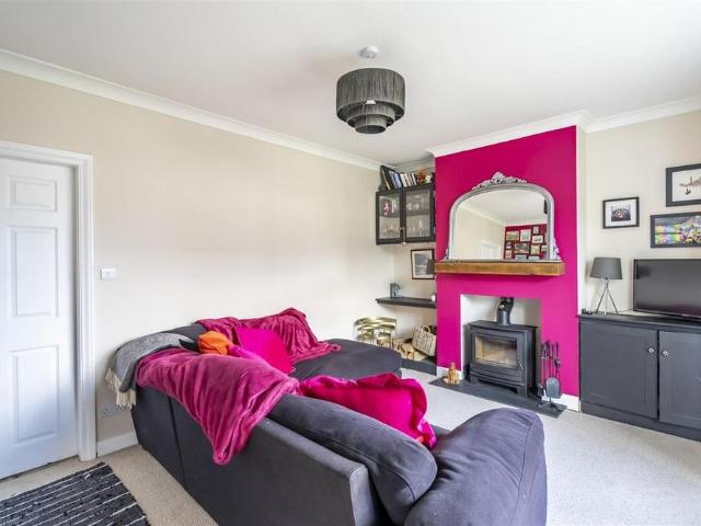 3 bedroom end of terrace house to rent