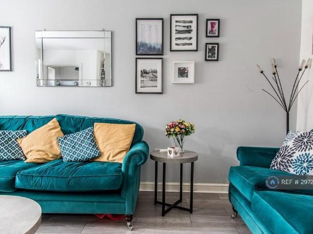 3 bedroom end of terrace house to rent