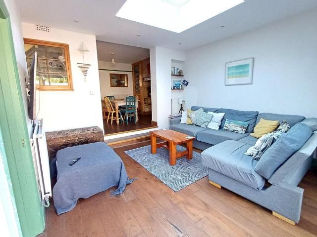 3 bedroom end of terrace house to rent