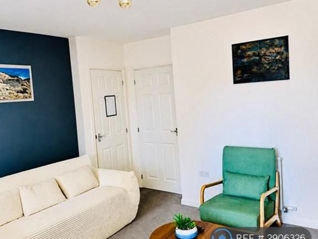 3 bedroom end of terrace house to rent