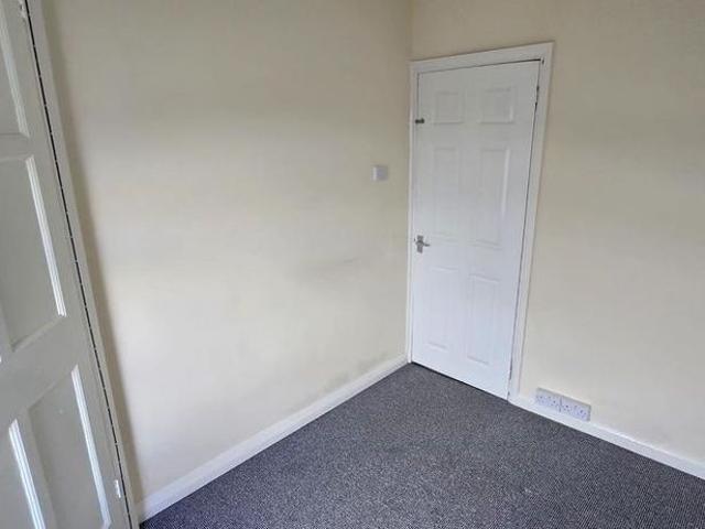 3 bedroom end of terrace house to rent
